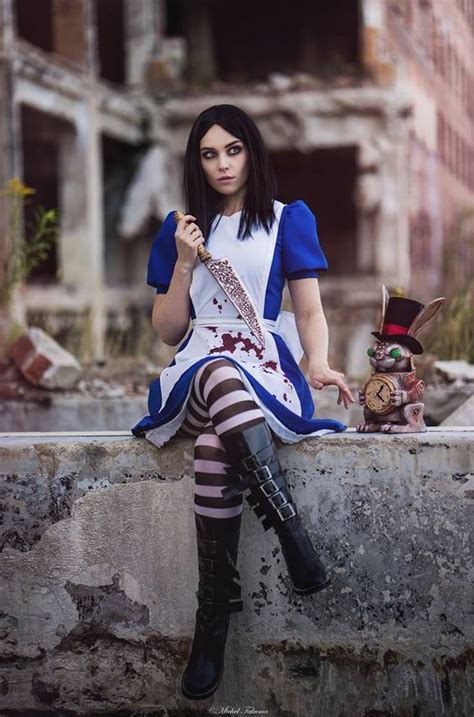 Pin By Samaria Eutierria On Dark Side Of Alice Shoot Alice Cosplay Dark Alice In Wonderland