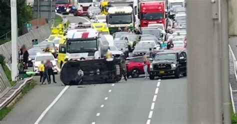 Zwaar Ongeluk Met Vier Voertuigen Op A28 Bij Zwolle Man 29 Raakt Gewond Zwolle Ad Nl