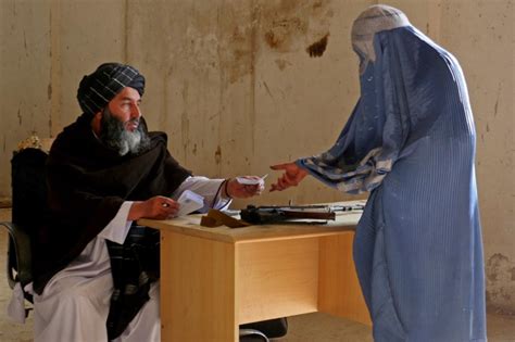 ممنوعیت کار زنان با دفاتر سازمان ملل؛ زنان حقوق دریافت خواهند کرد