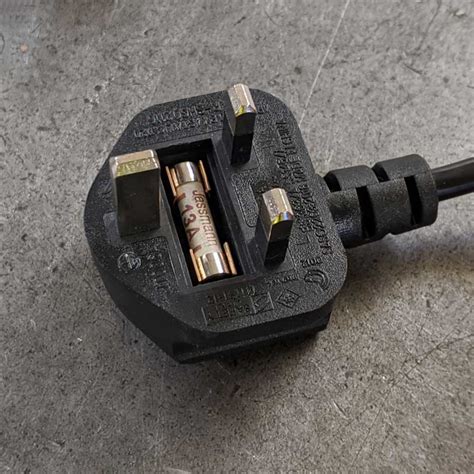 How To Change A Plug Socket Fuse Forest Master