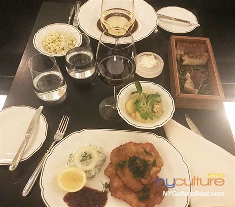 오스트리아의 맛 1 콜로만koloman 비엔나 슈니첼 굴라쉬 애플 스트루덜 Food And Drink