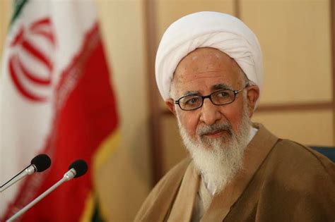 گزارش تصویری؛ غرفه دفتر حضرت آیت الله العظمی جوادی آملی در نمایشگاه بین