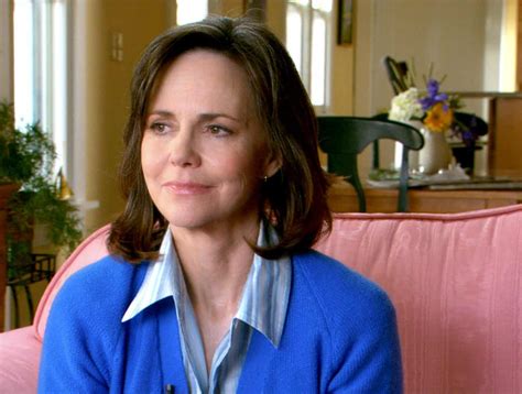 Sally Fields Son Coming Out Inspired Her Award Winning Brothers And Sisters Performance