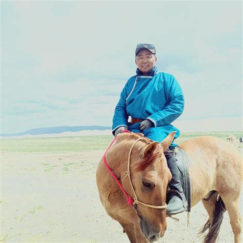 Заяа Хайрт минь би чамдаа Хаврын анхны бороо шиг догдлол дүүрэн шүлэг бичнэ Харгиат голын