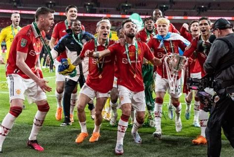 စီ ရော်နယ်ဒိုက မန်ချက်စတာ ယူနိုက်တက်ရဲ့ ကာရာဘောင်း ချန်ပီယံ ဆုတံဆိပ်ကို ရမှာလား Ht Sports