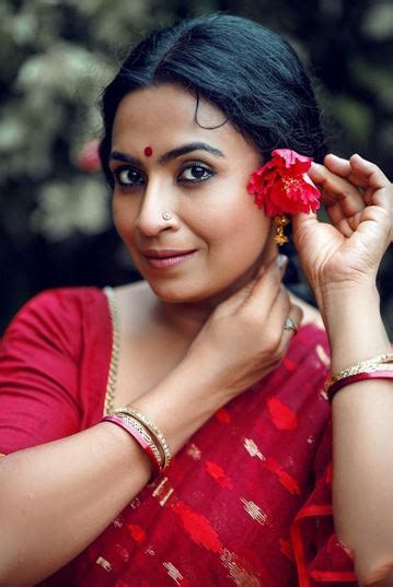 নতুন রূপে পর্দায় ফিরলেন ফারজানা ছবি