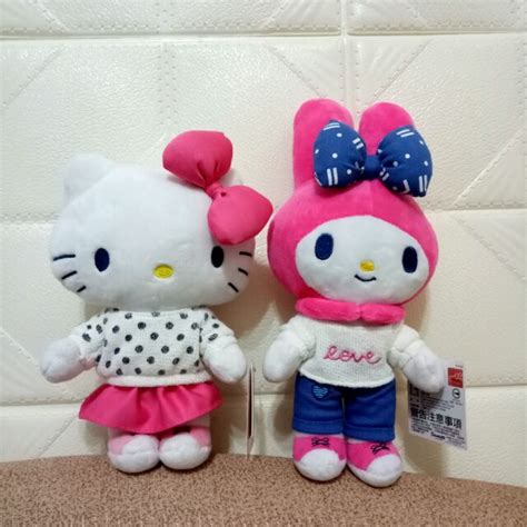 三麗鷗授權超可愛 Hello Kittyandmelody娃娃 浪漫粉紅kitty 美樂蒂 兩款造型模樣超吸睛 蝦皮購物