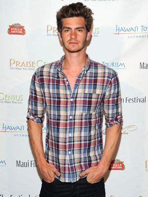 Male Celebrities With Long Necks