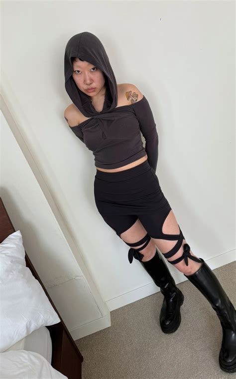 캐슈 2웨이 꼬임 홀터넥 오프숄더 후드티