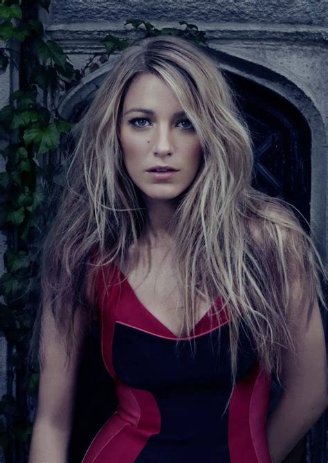 Blake Lively Scrolller