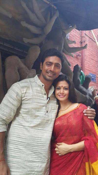 Dev Koel Spotted Enjoying Sugarcane Juice In Kumortuli Bengali Movie News Times Of India