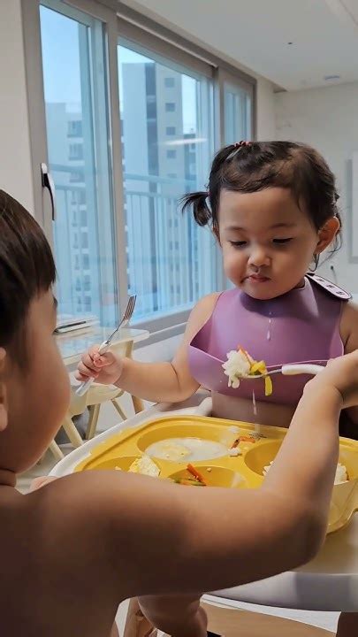 동생 밥 먹여주는 스윗한 오빠야 ️ ️ ️ Youtube