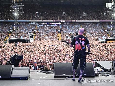 어둠의 왕자 오지 오스본 고별 공연에 4만 관중 운집