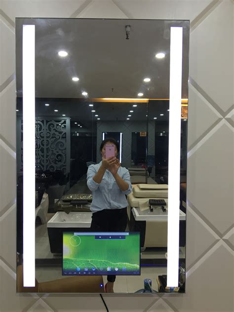 镜面广告 小广告 广告 大山谷图库