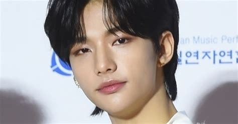 스트레이 키즈 현진 외조부상으로 일정 불참