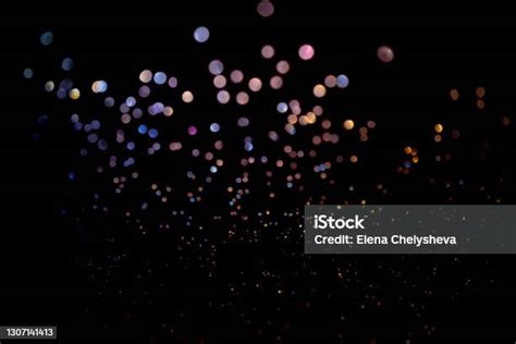 하이라이트가 있는 질감의 배경 다양한 색상의 반짝이는 반짝임 반짝이에 대한 스톡 사진 및 기타 이미지 반짝이 밤 하루 시간대 스팽글 Istock