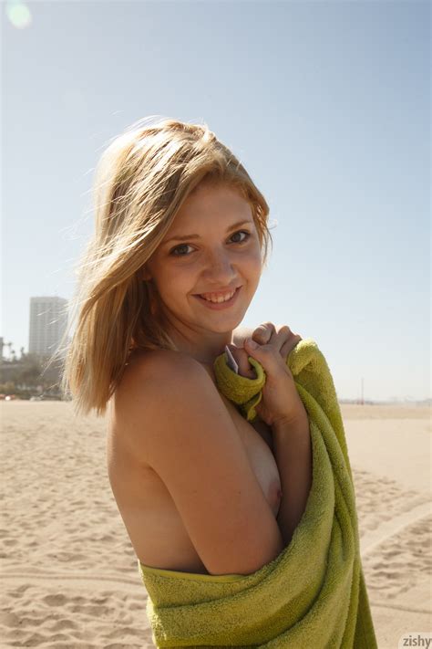 Big Eyes At The Beach Porn Pic Eporner