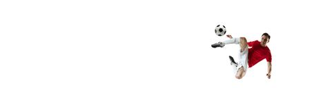 공을 가지고 움직이는 남자 축구 선수의 동적 이미지 흰색 배경에 고립 된 훈련 2024년에 대한 스톡 사진 및 기타 이미지 2024년 25 29세