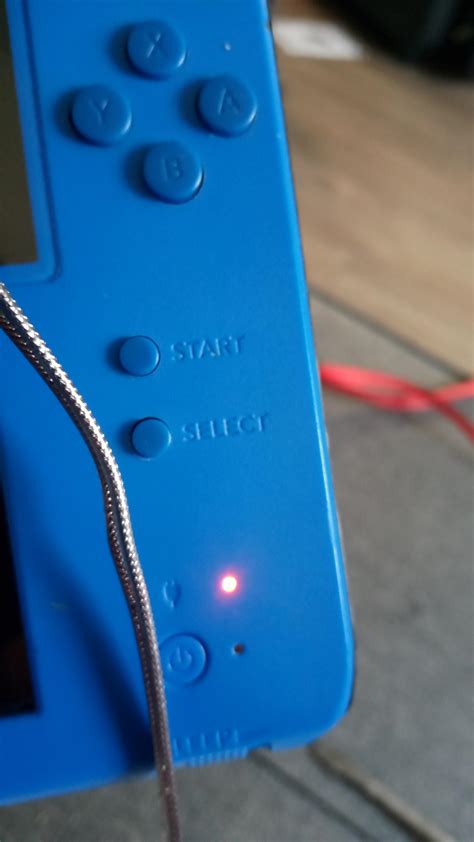 I Got This 2ds I M Trying To Fix The Orange Light Comes On But I Can T Turn It On Is There A Fix