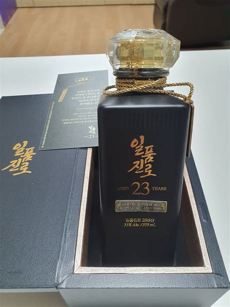 호선 음악 영화 사운드를 맡은 죄로 나날이 여위어 가고 있는 김종근 오늘 대표님이 사무실을 방문했습니다 고이 간직하고 있는 일품 진로 23년산과 문배술로 모셨습니다