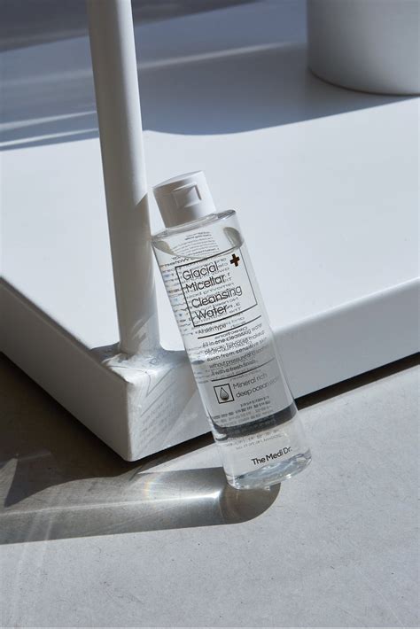 더메디닥터 피부가 알아보는 가장 맑은 물 미셀 입자가 노폐물을 쏙 수분만 남기는 클렌징 워터”