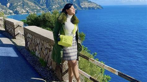 أمام البحر رانيا يوسف بإطلالة ملفتة في أحدث ظهور