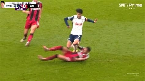 손흥민 큰일날뻔 깊고 빠른 태클에 고통 호소 스한 스틸컷