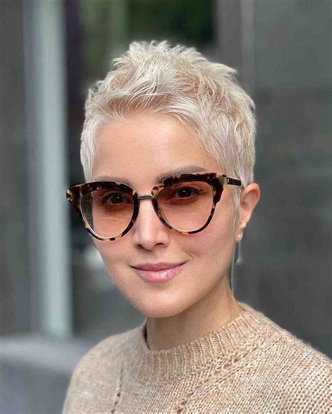 21 Oval Face Hairstyles For A Flattering Look In 2022