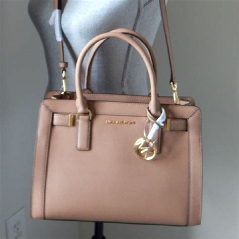 What Color Handbag Goes With Everything