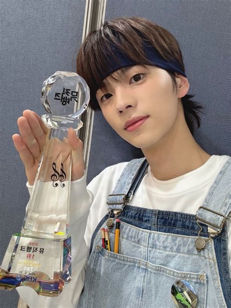 Tws Community Posts 안녕하세요 여러분 신유 입니다☺️ 가장 먼저 팬 분들 너무 감사드려요 그리고 저희 투어스를 위해 고생해 주시는 모든 스태프분들과