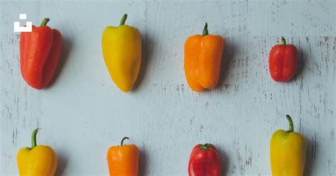 노란색과 빨간색 칠리 페퍼 사진 Unsplash의 무료 대칭 이미지