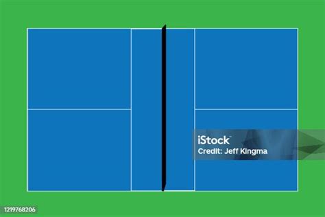 빈 파란색 벡터 코트와 녹색 잔디 배경을 보고 미국에서 피클볼 코트의 레크리에이션 스포츠 피클볼에 대한 스톡 벡터 아트 및 기타