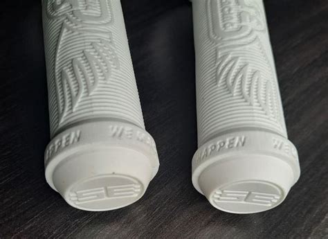 For Sale New Se Racing Wing Grips With Plugs White