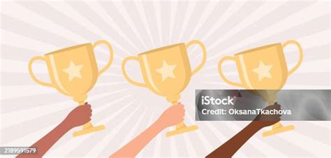 다른 국적과 피부 톤의 사람들의 손 방사형 광선 평면 벡터 일러스트 레이 션 베이지 색 배경에 황금 트로피 컵을 들고 Championship에 대한 스톡 벡터 아트 및 기타