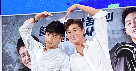 [md포토] 강하늘 박서준 심쿵남들의 대형하트