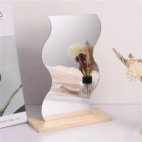 Aura Minimalist Mirror