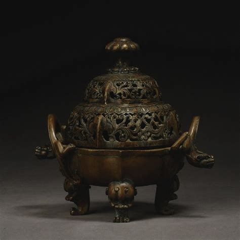 The Incense Burner Enshrined In Front Of The Buddha Statue Catawiki