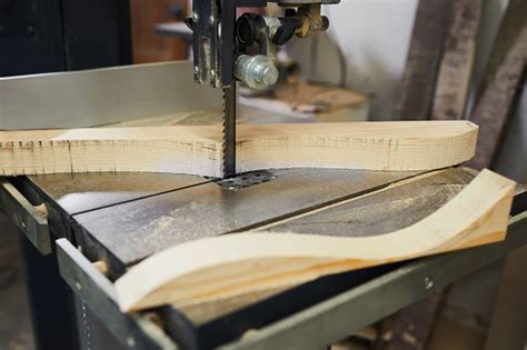 목공 작업장에서 자동 고정 전기 퍼즐의 클로즈업 세부 보기 실톱에 대한 스톡 사진 및 기타 이미지 실톱 전기 연료 및 전력 생산 날 Istock