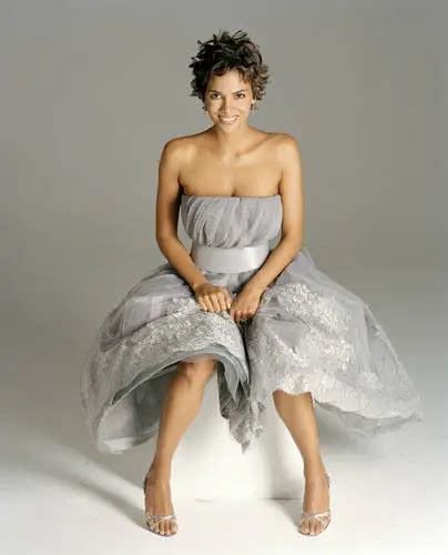 Halle Berry Poster 36670 Online Best Prices Halle Berry Poster 36670 Online Best Prices