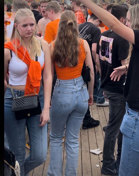 Cute College Girl With A Great Ass In Jeans Tight Jeans Forum