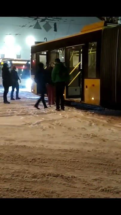 Зимовий транспортний колапс в Києві 😅 Youtube