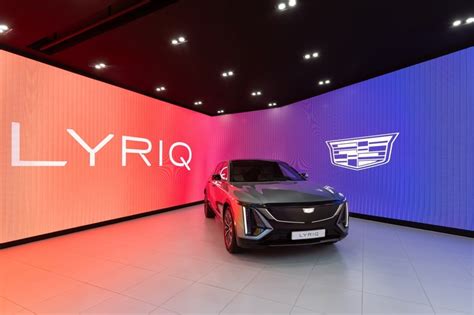 캐딜락 전기차 리릭 출시 기념…‘아틀리에 리릭 오픈 눈길