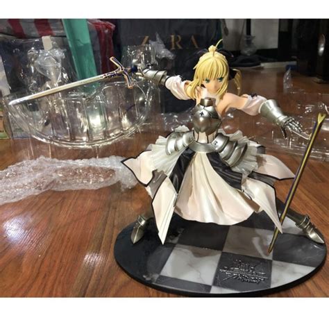 5 Hot Sexy Lilly Saber Bikini Pics