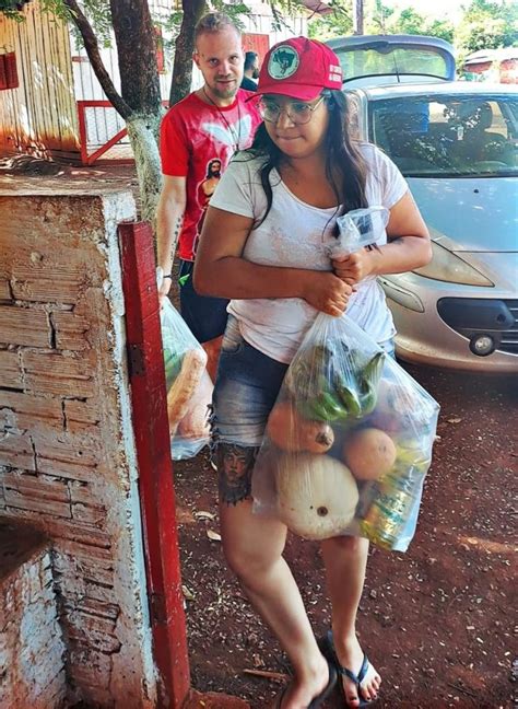 Mulheres Do Mst Preparam Doação De Alimentos Ao Povo Ava Guarani Em