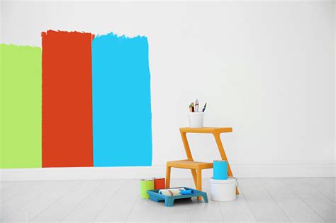 데코레이터 도구로 설정하고 벽 근처 바닥에 페인트를 칠하십시오 벽에 대한 스톡 사진 및 기타 이미지 벽 색상 묘사 색상 이미지 Istock