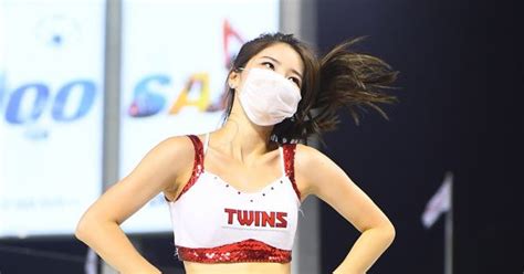 [st포토] 치어리더 머리부터 발끝까지 사랑스러워