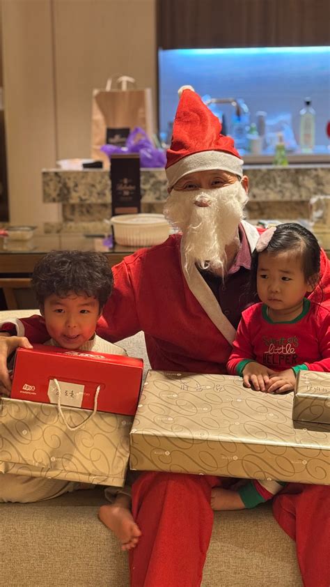 놀고 먹는 율이네 이야기🫶🏻 결혼5주년🫶🏻 사는동안 같이 행복하자 ️ 셀프스튜디오는 처음인데 사진 마음엠쏙드네🫶🏻 Instagram