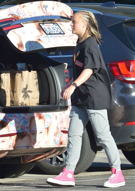 Jojo Siwa Shopping At Erewhon In La 12142023 • Celebmafia