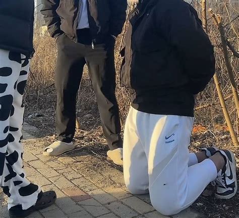 경비원 폭행한 10대 무릎 꿇린 유튜버…사적제재 논란