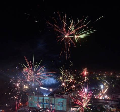 Mau Tahun Baruan Paling Seru Di Karawang Datang Ke Semarak Kembang Api 1 000 Shoot Di Atas Kcp